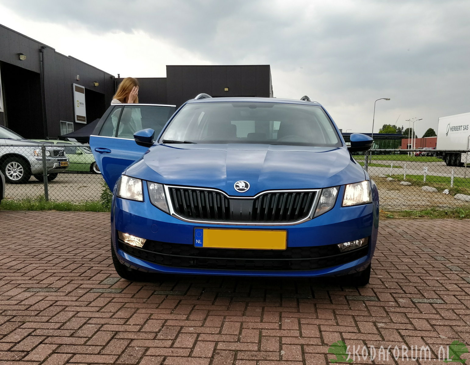 Octavia Combi 1.0 TSI Ambition Business DSG (2018) kleur Race Blue ...