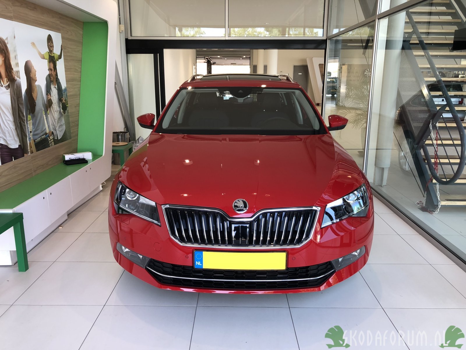 Superb Combi 1.4 TSI Style Business, Velvet Red | Skodaforum.nl